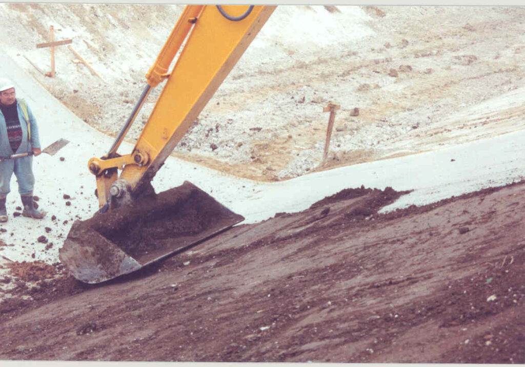 Geosynthetic Clay Liners | Claymat Geosynthetic Clay Liner